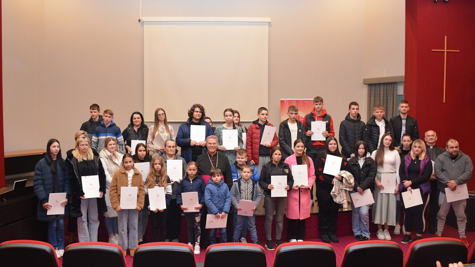 Svečana dodjela odluka korisnicima Nadbiskupijske zaklade „Dr. Nikola ...